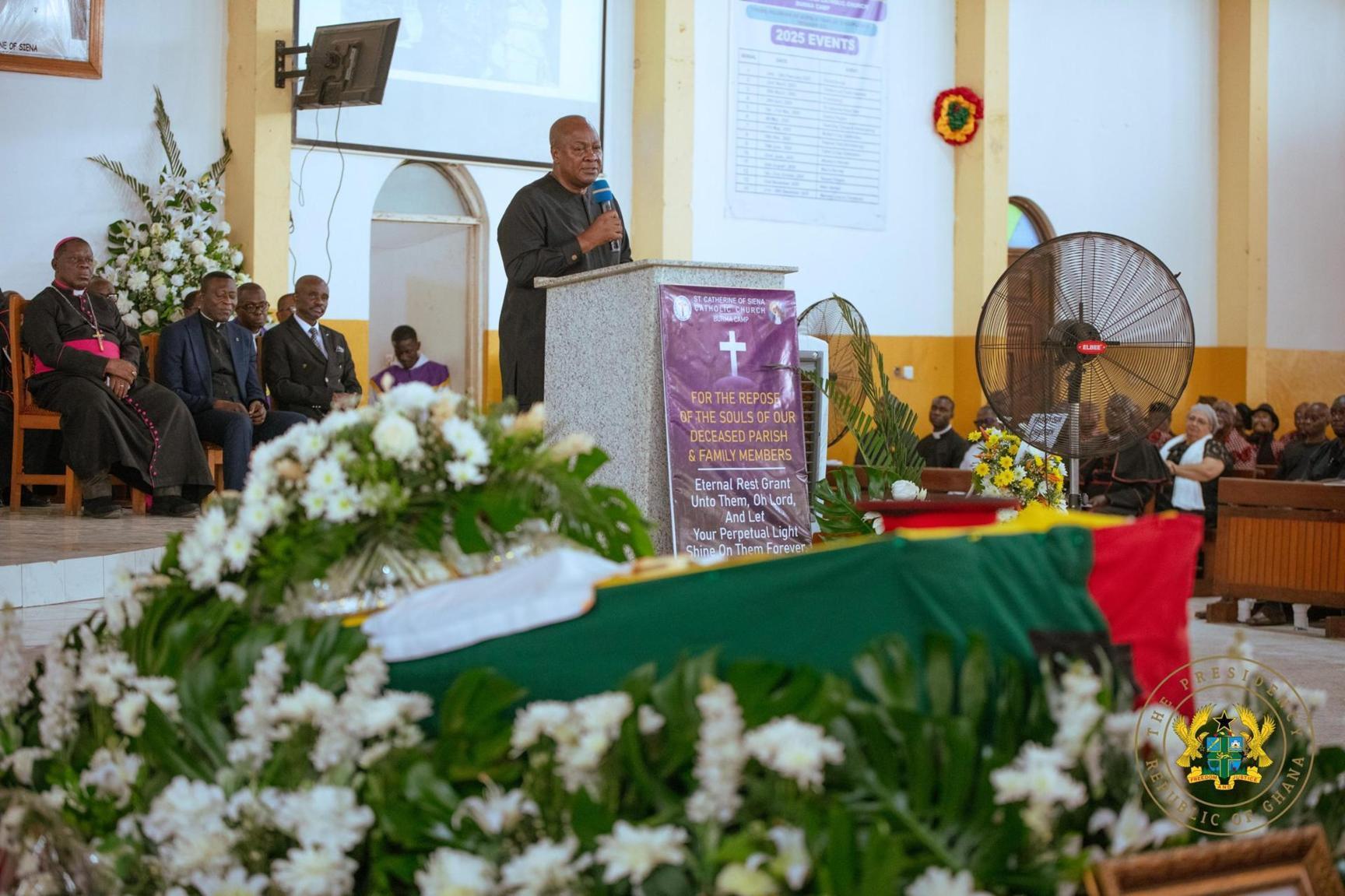 President Mahama Eulogises Lieutenant General Arnold Quainoo - Ghana