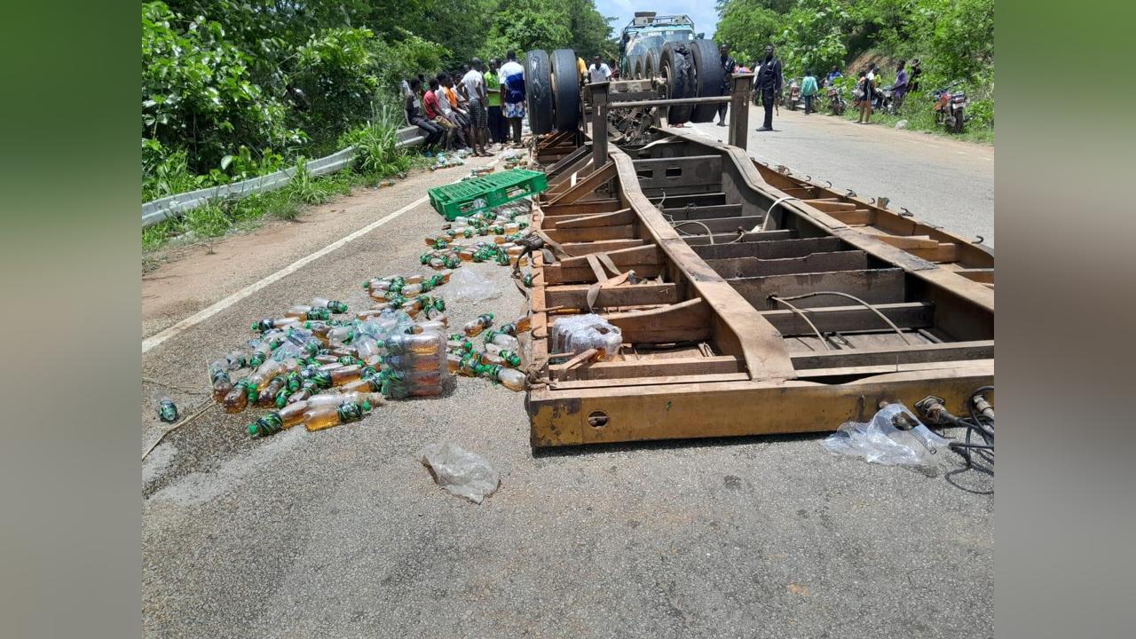 Trailer Crashes after Head Detaches on Asukawkaw Bridge - Ghana