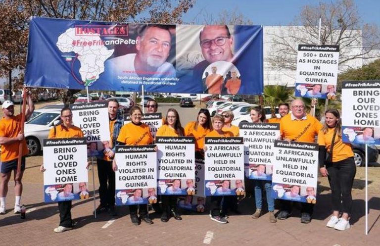 Des familles en quête de soutien pour la libération de Peter Huxham et ...