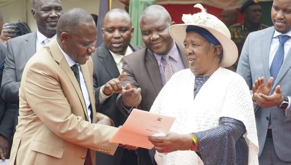 Ruto's mother Mama Sarah among those issued with title deeds - kenya