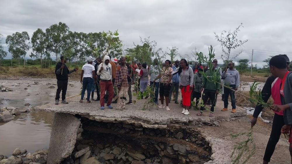 Mavoko residents protest over poor roads, impassable bridge - kenya