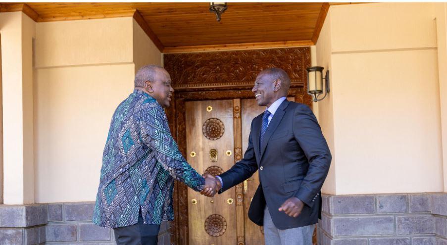 Ruto pays Uhuru courtesy call at Gatundu home - kenya