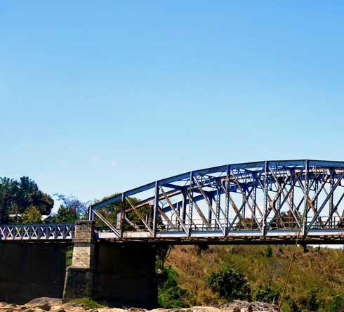 RN2-Ponts Mangoro et Antsapazana : Les camions semi-remorques interdits ...