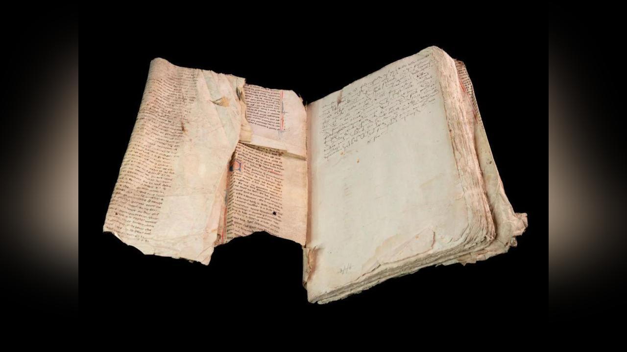 Un Manuscrit de la Légende D’Arthur et Merlin Caché depuis 700 Ans dans ...
