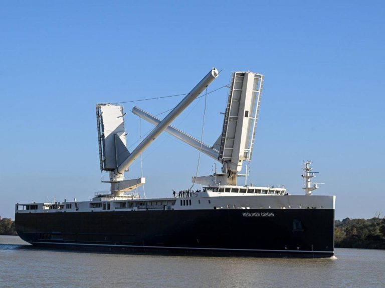 Le Plus Grand Cargo À Voile Commence Sa Traversée - Madagascar
