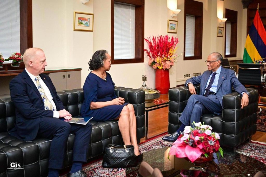 President and CEO of CCA calls on Prime Minister Ramgoolam - Mauritius