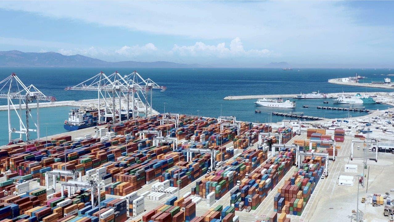 ميناء طنجة المتوسط يحتل المركز الرابع وفقا للمؤشر العالمي لأداء موانئ ...