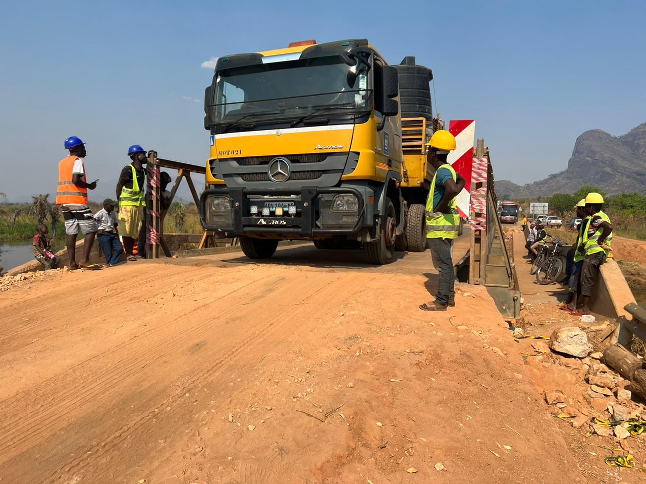 Bridge over Natete river reopens; Nampula-Niassa road link resumes ...
