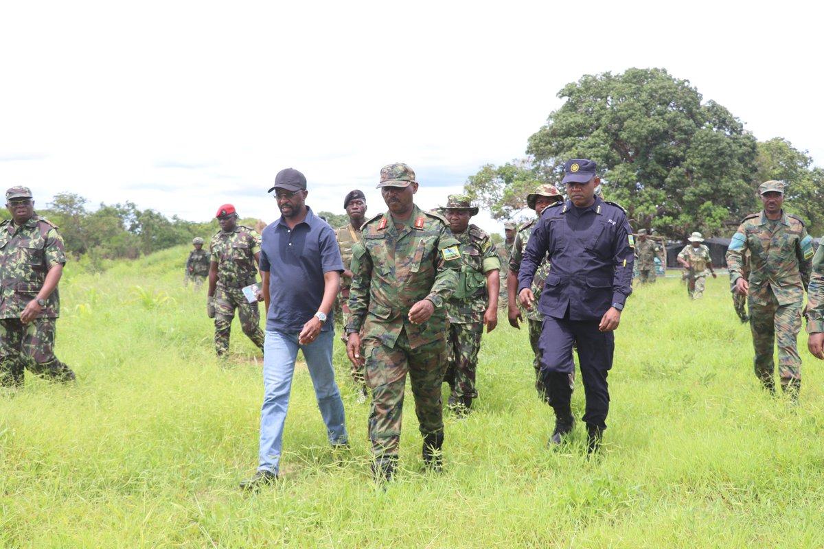 Mozambique Defence Minister visits Rwanda Security Forces in Ancuabe ...