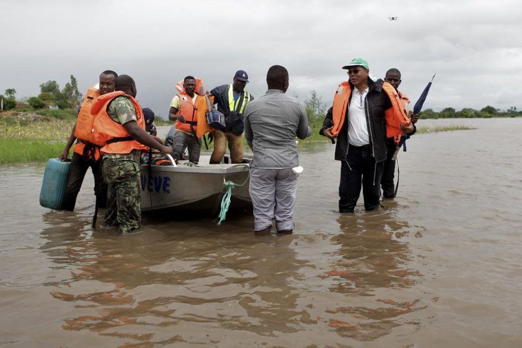 Families awaiting help on rooves surrounded by floods in Boane, 30 kms ...