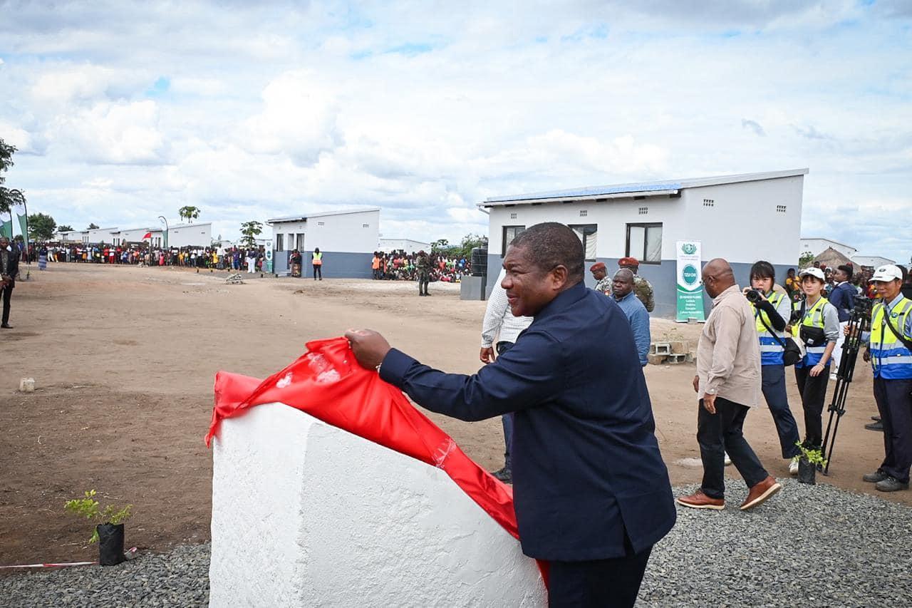 Nyusi delivers over 400 houses to cyclone Idai victims in Nhamatanda ...