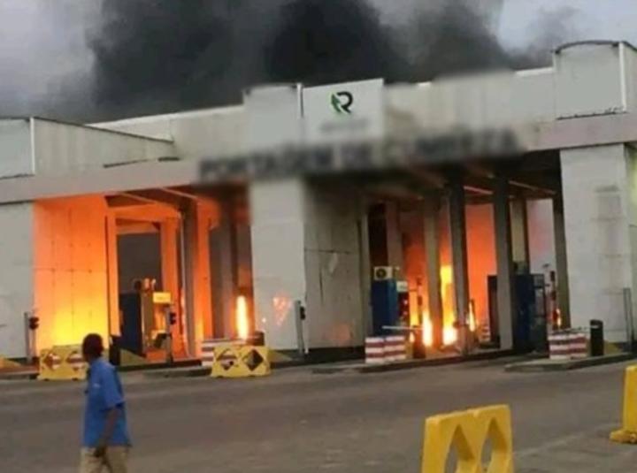 Saboteurs destroy yet another tollgate - Mozambique