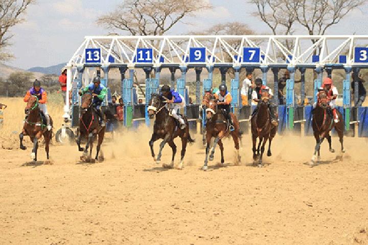 Kaapstad wins horse race - Namibia