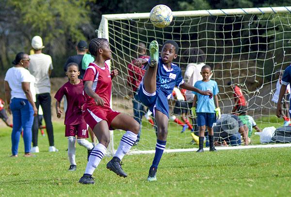 Hage Geingob mauls Pioniers Boys - Namibia