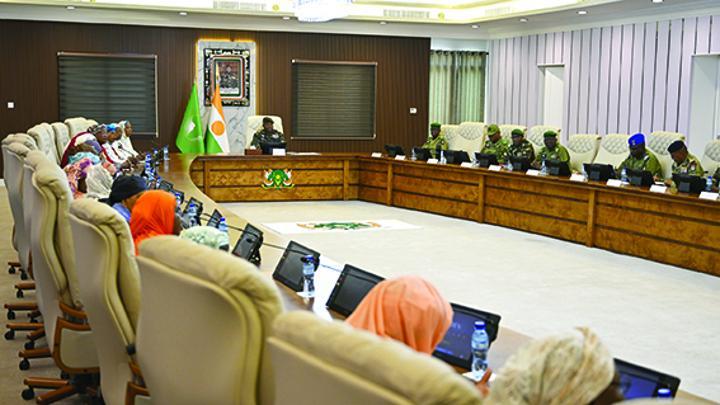 Au Cabinet du Président du Conseil National pour la Sauvegarde de la Patrie : Le Chef de l’Etat ...
