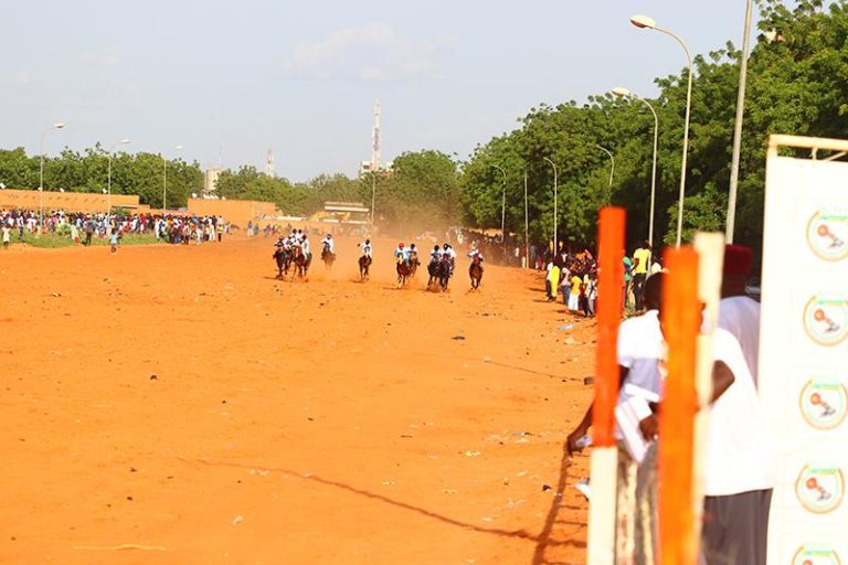 25è édition du Grand Prix Lonani : Le cheval « Dan Achana » de Salim ...