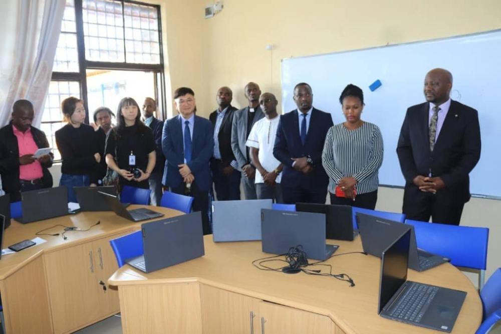 Over 25,000 teachers benefit from innovative project to enhance ICT ...