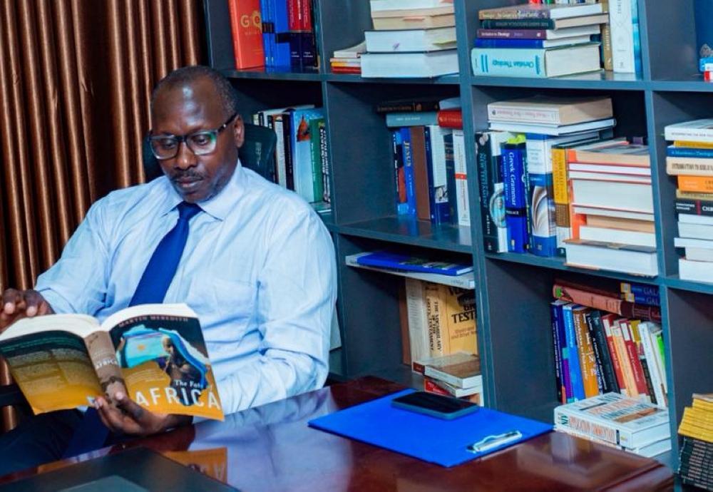 Rwandan man who's read 2000 books on the power of reading - Rwanda