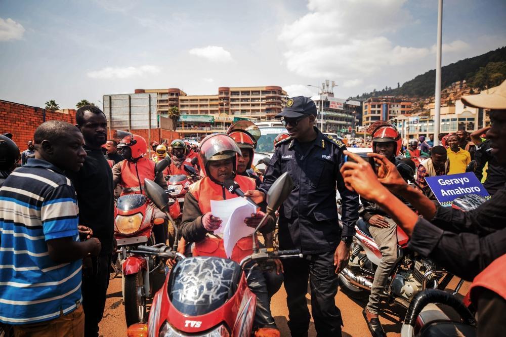 Police moves to enforce order for public buses to keep interior lights ...