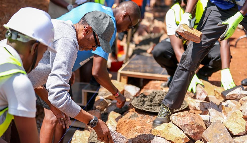 Kagame, Masai laud Giants of Africa Umuganda Day - Rwanda