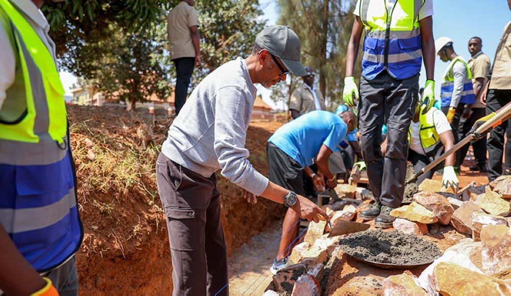 Kagame, Masai laud Giants of Africa Umuganda Day - Rwanda