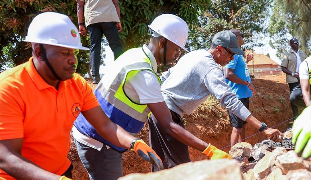 Kagame, Masai laud Giants of Africa Umuganda Day - Rwanda