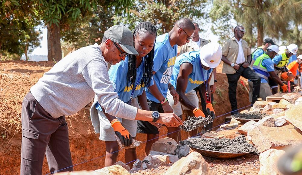 Kagame, Masai laud Giants of Africa Umuganda Day - Rwanda