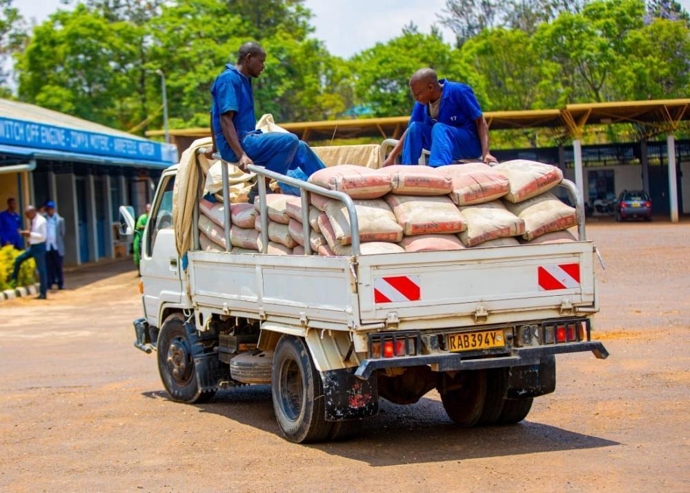 Young Africans donate support to Rwandan flood-hit communities - Rwanda