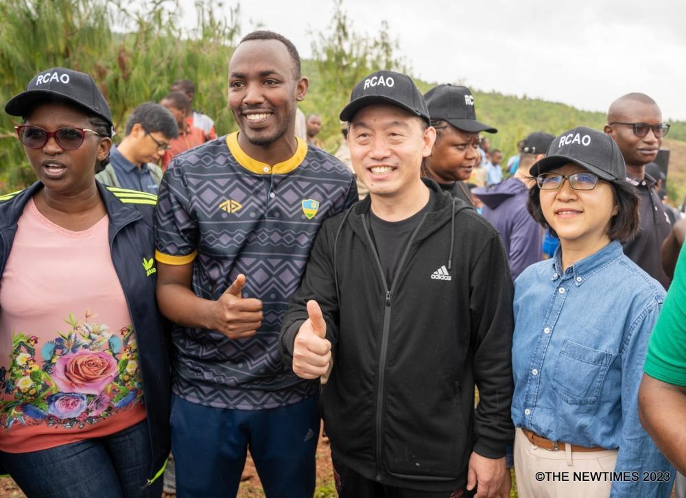 Chinese alumni association in Rwanda helps plant over 2,000 trees - Rwanda