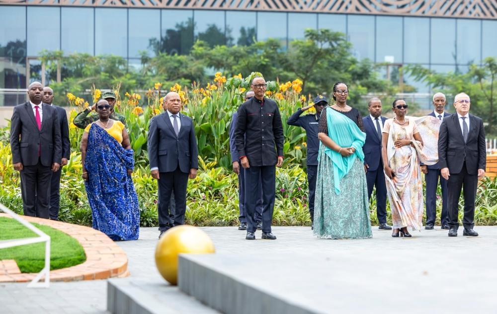 Kagame, First Lady lay wreaths to honor Rwandan heroes - Rwanda