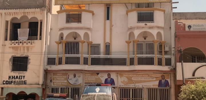 Le siège du PRP de Déthié Fall encore barricadé par les forces de l ...