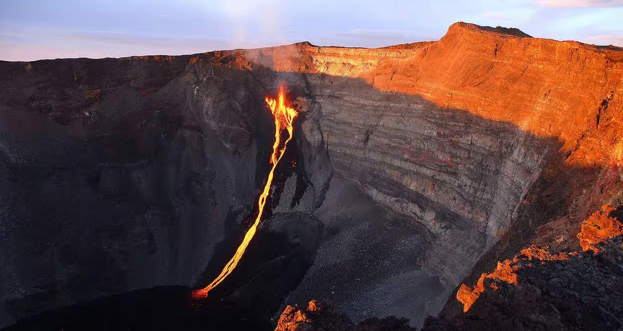 Piton de la Fournaise: le Dolomieu, CratèRe aux Mille Vies - Senegal