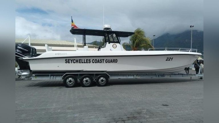 Seychelles Coast Guard receives 4 fast response boats from Bahrain ...