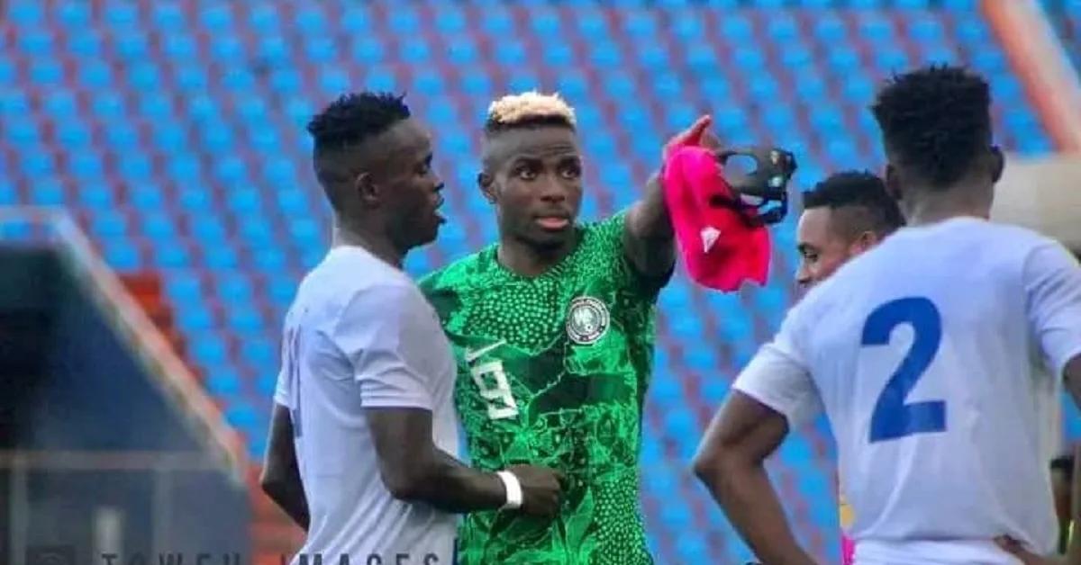 Victor Osimehn Gives His Match Winning Jersey to Musa Tombo - Sierra Leone