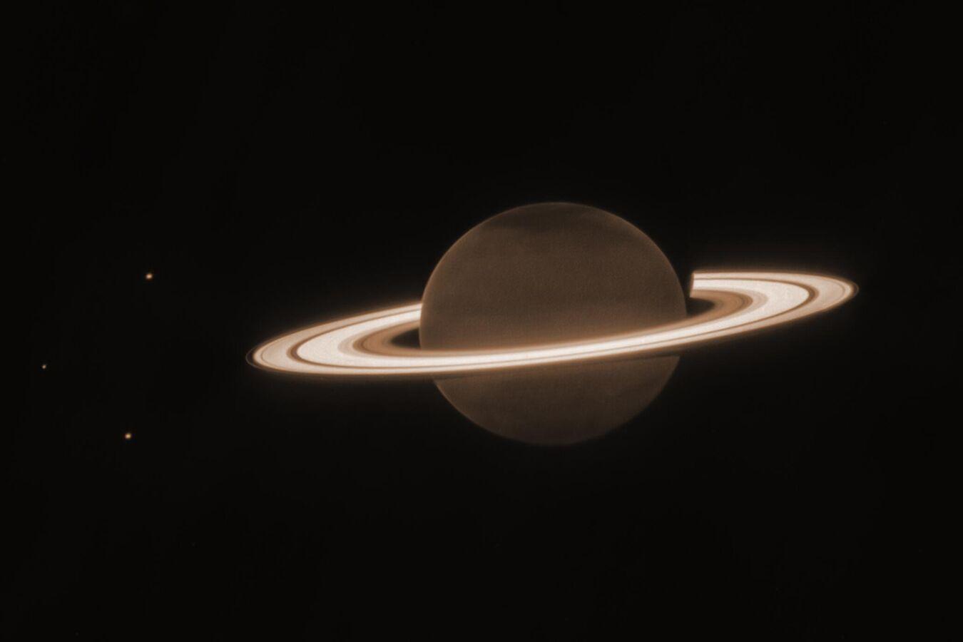 Schrodinger’s Rings: Saturn to Lose Its Famous Feature Twice in 2025 ...