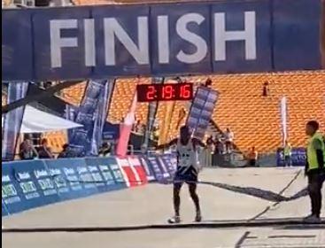 Mphakathi first SA man to win Soweto Marathon in 12 years, Van Zyl wins ...