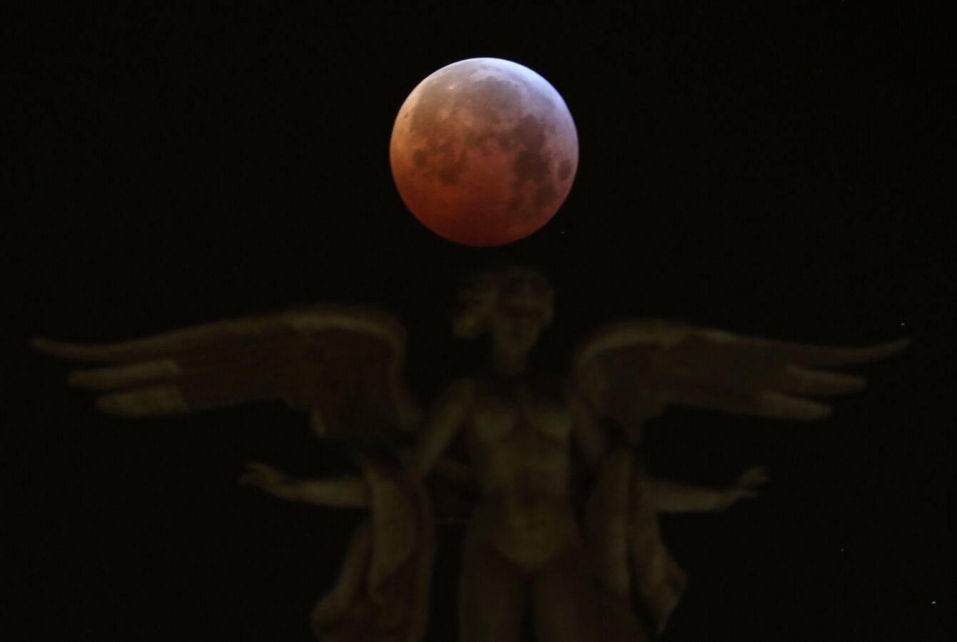 Scientists Solve the Mystery of Super Blood Wolf Moon Explosion (VIDEO ...