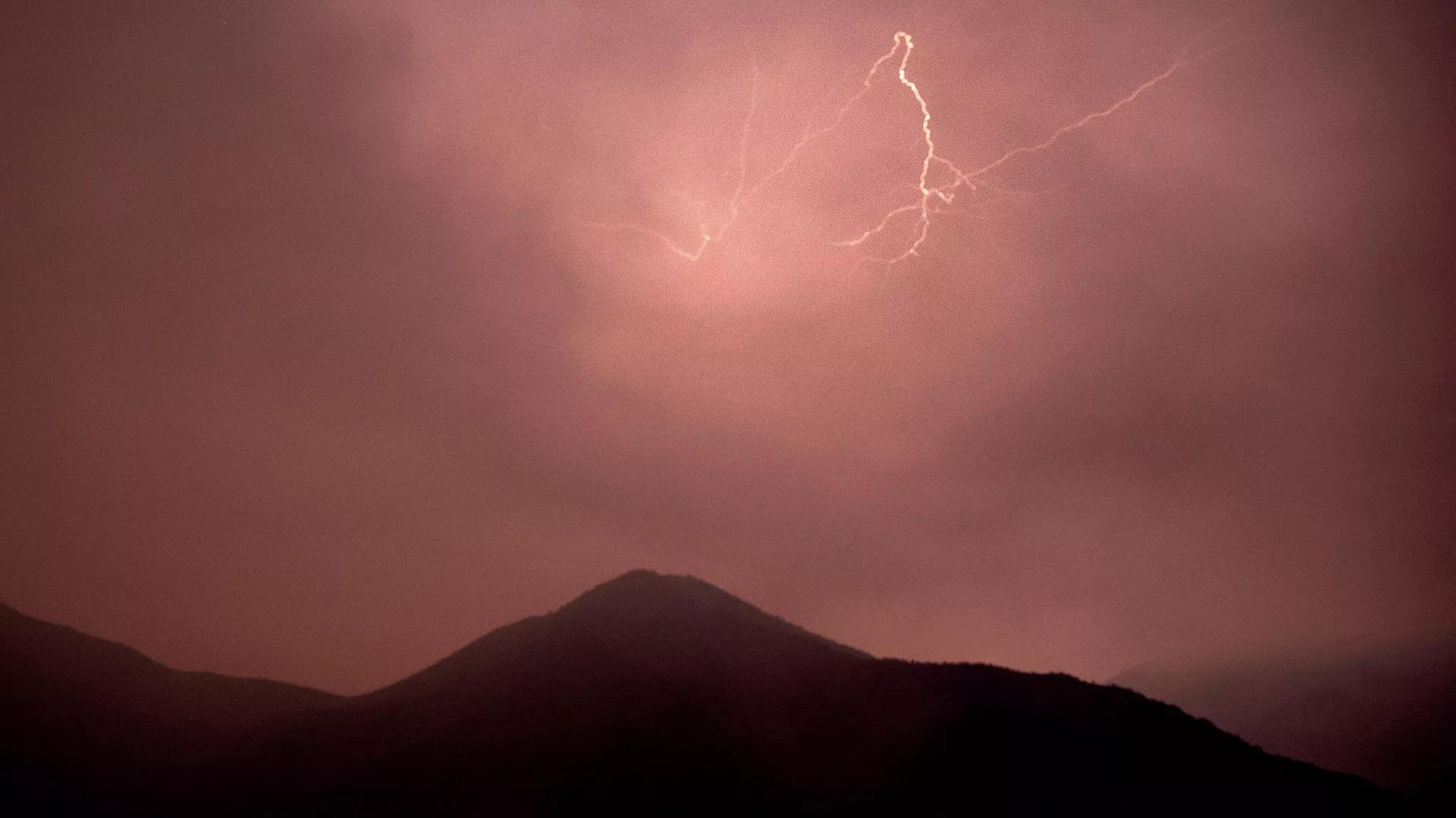 Zeus Ex Machina: Scientists Use Lasers to Guide Bolts of Lightning ...