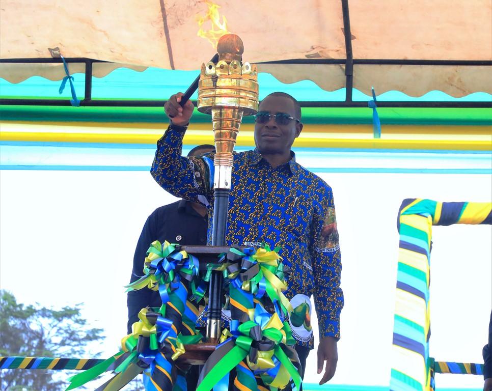 Don’t launch substandard projects-VP tells Uhuru torch runners - Tanzania
