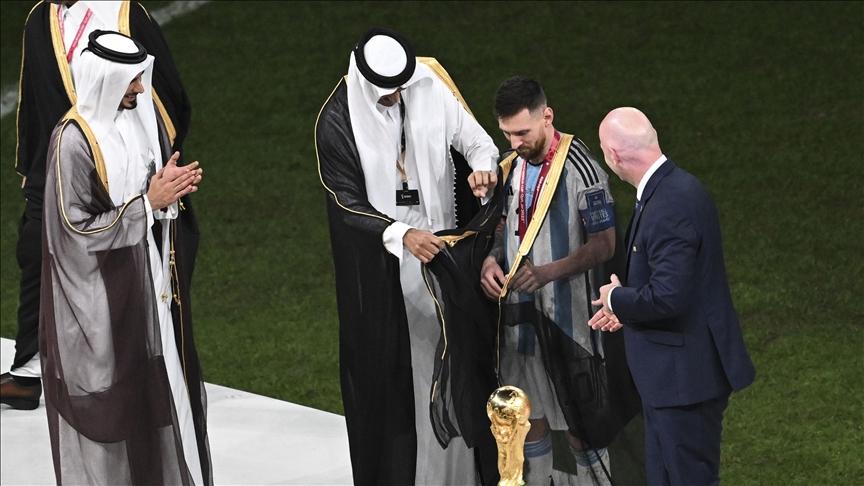 Traditional Qatari cloak worn by Messi at World Cup ceremony attracts ...