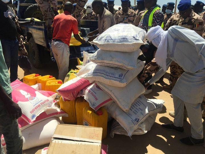 la Gendarmerie partage ses rations alimentaires avec les sinistrés de ...