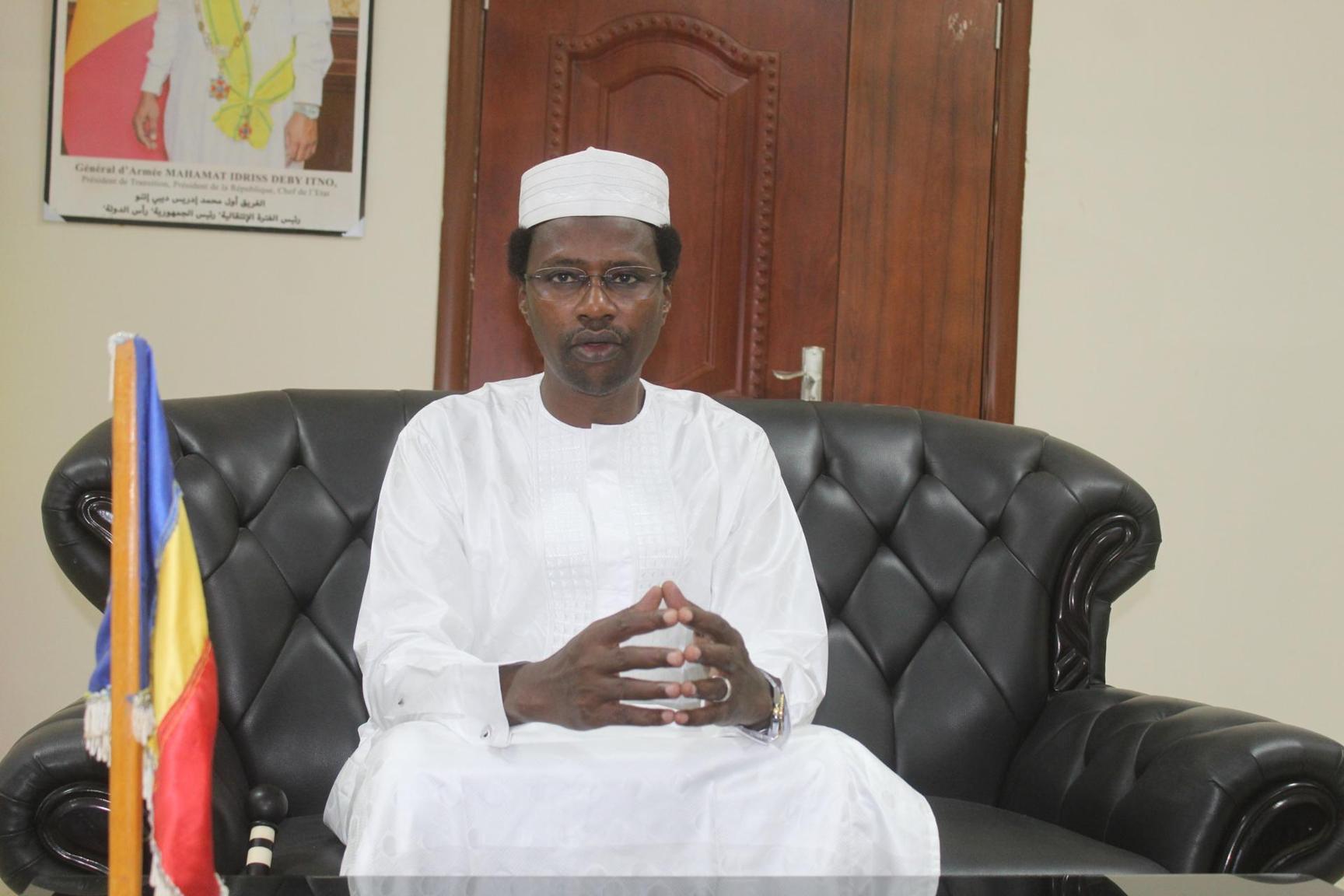 le gouverneur du Kanem consulte les leaders des associations de jeunes ...
