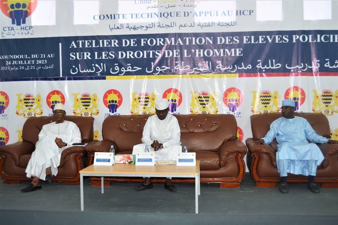 des élèves policiers formés au respect des droits de l'Homme - tchad