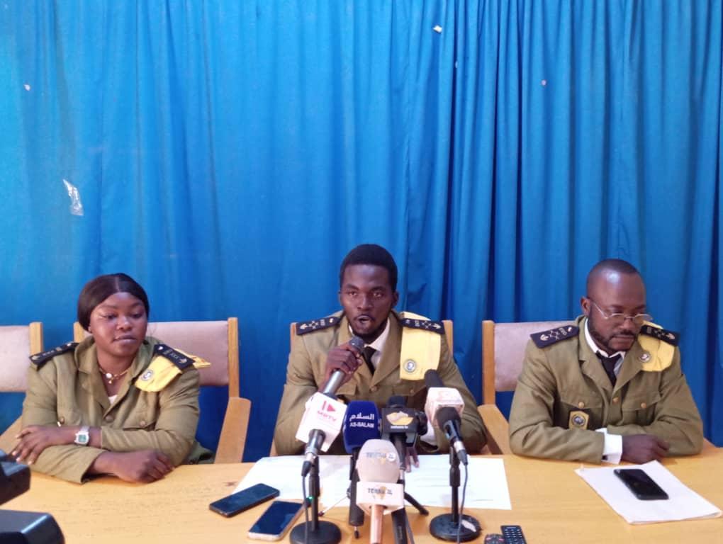 trois promotions de lauréats de l’École inter-États des Douanes de la Cemac demandent leur ...