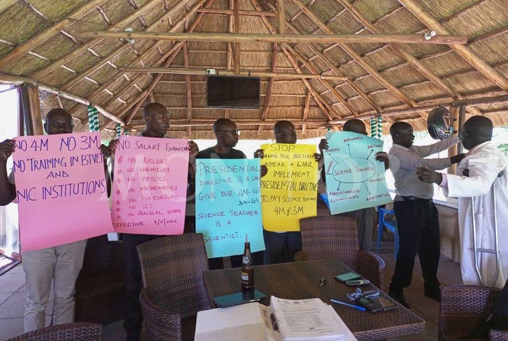 Science teachers suspend pay strike - Uganda