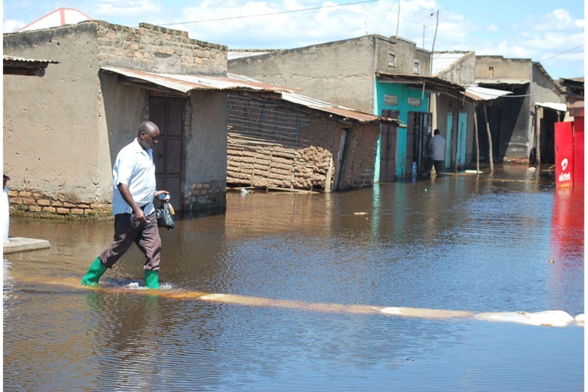 Lwera floods displace over 200 households - Uganda Lwera floods displace over 200 households - Uganda