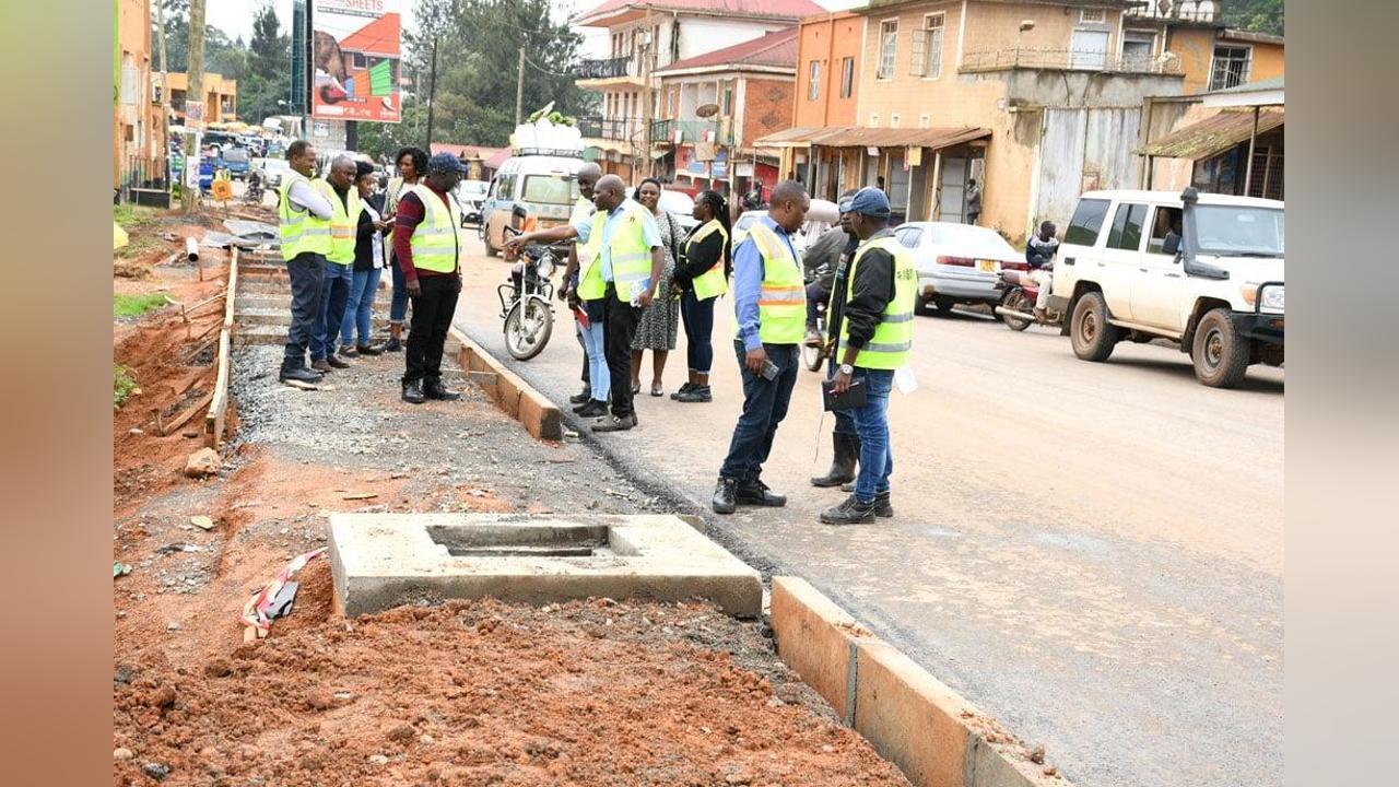 Deadline looms for Chinese firm to complete Fort Portal roads - Uganda Deadline looms for Chinese firm to complete Fort Portal roads - Uganda