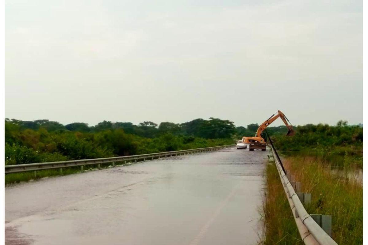 Traffic paralysed on Sembabule-Maddu Road as floods cut off Katonga ...