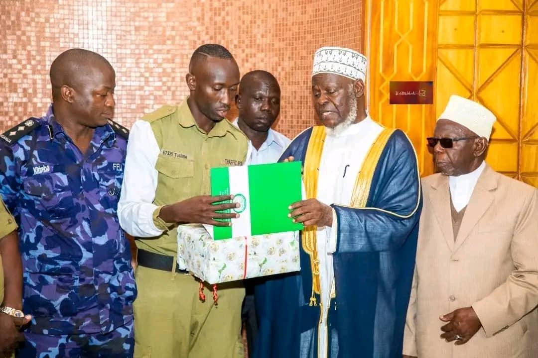 UMSC Recognises Viral Traffic Officer Tusiime for Exemplary Service ...