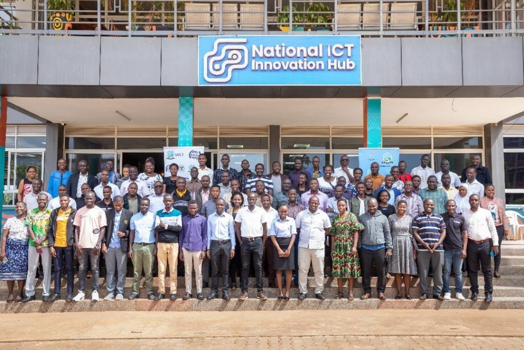 Farmers, Teachers, Business Personnel Equipped with Digital Skills at ...